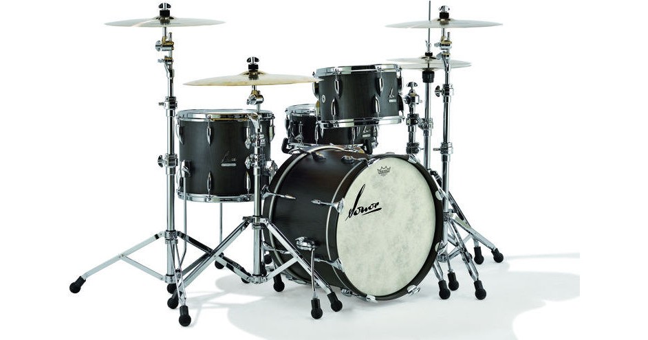 Schlagzeug Test: Snare, Bassdrum, Toms im Set